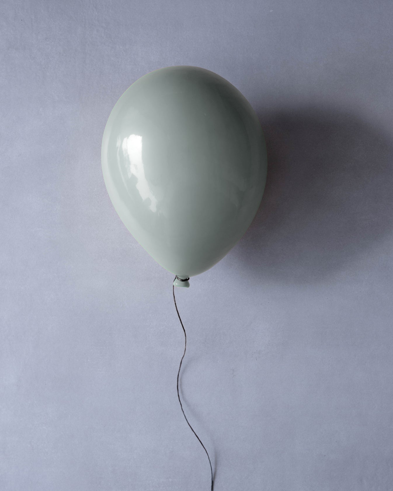 Aubergine Glossy Ceramic Balloon Sculpture – Art arsouf