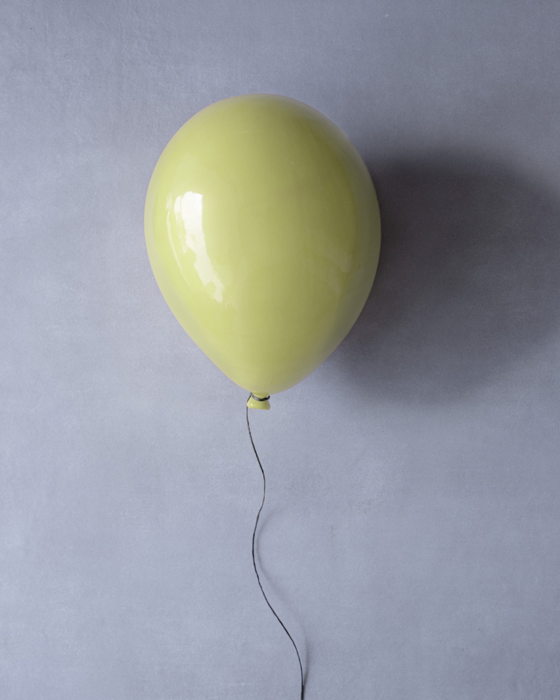 Aubergine Glossy Ceramic Balloon Sculpture – Art arsouf