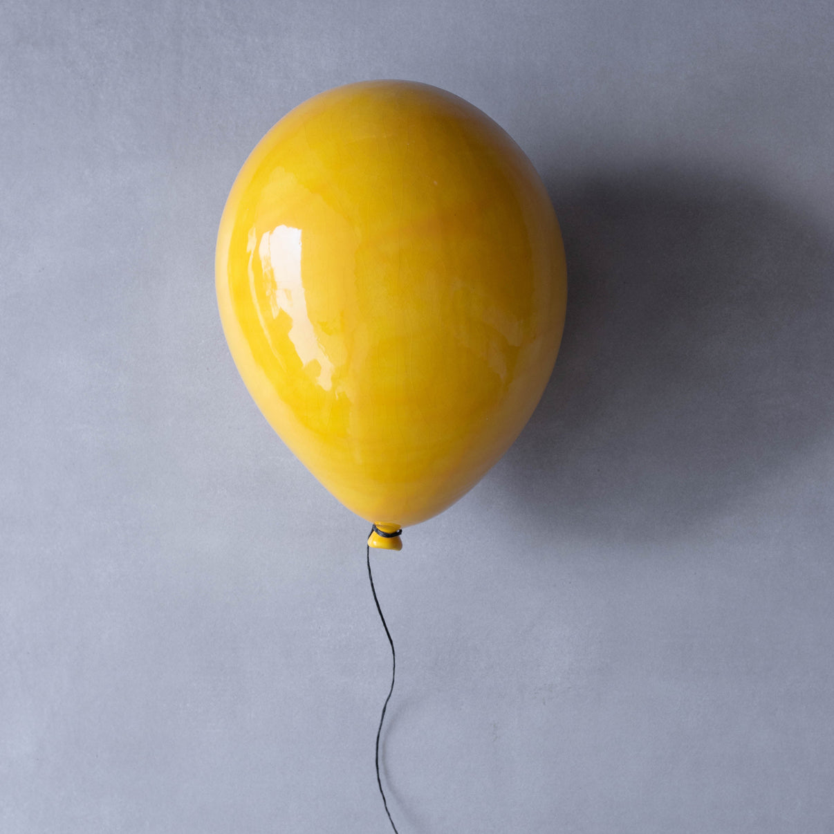Yellow Glossy Ceramic Balloon Sculpture – Art arsouf