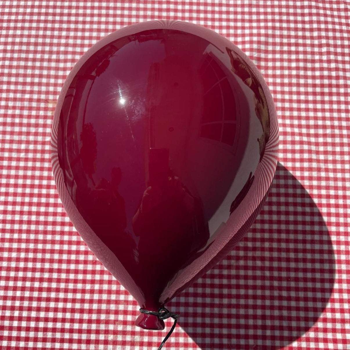Red Wine Glossy Ceramic Balloon Sculpture – Art arsouf